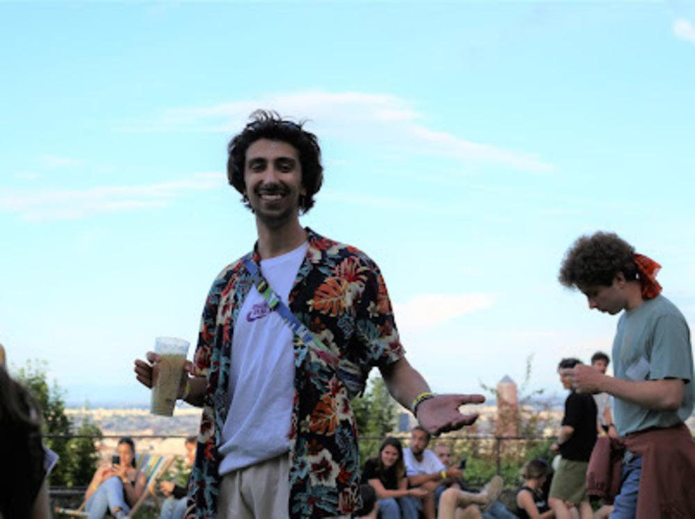 Nolan est à la recherche d'une chambre dans la ville de Montreal, QC ...